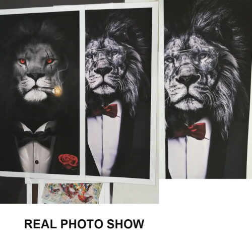 Lejon i Kostym Canvas Poster | iSwag.se