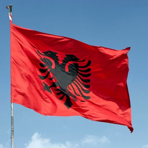 Albaniens Flagga (90cm x 150cm) | iSwag.se